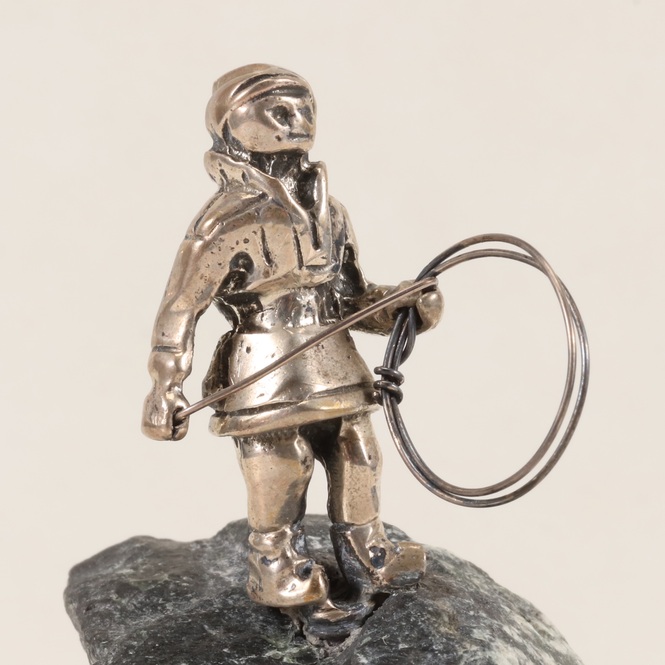 FIGURIN, Silver, Same med lasso | Auktion