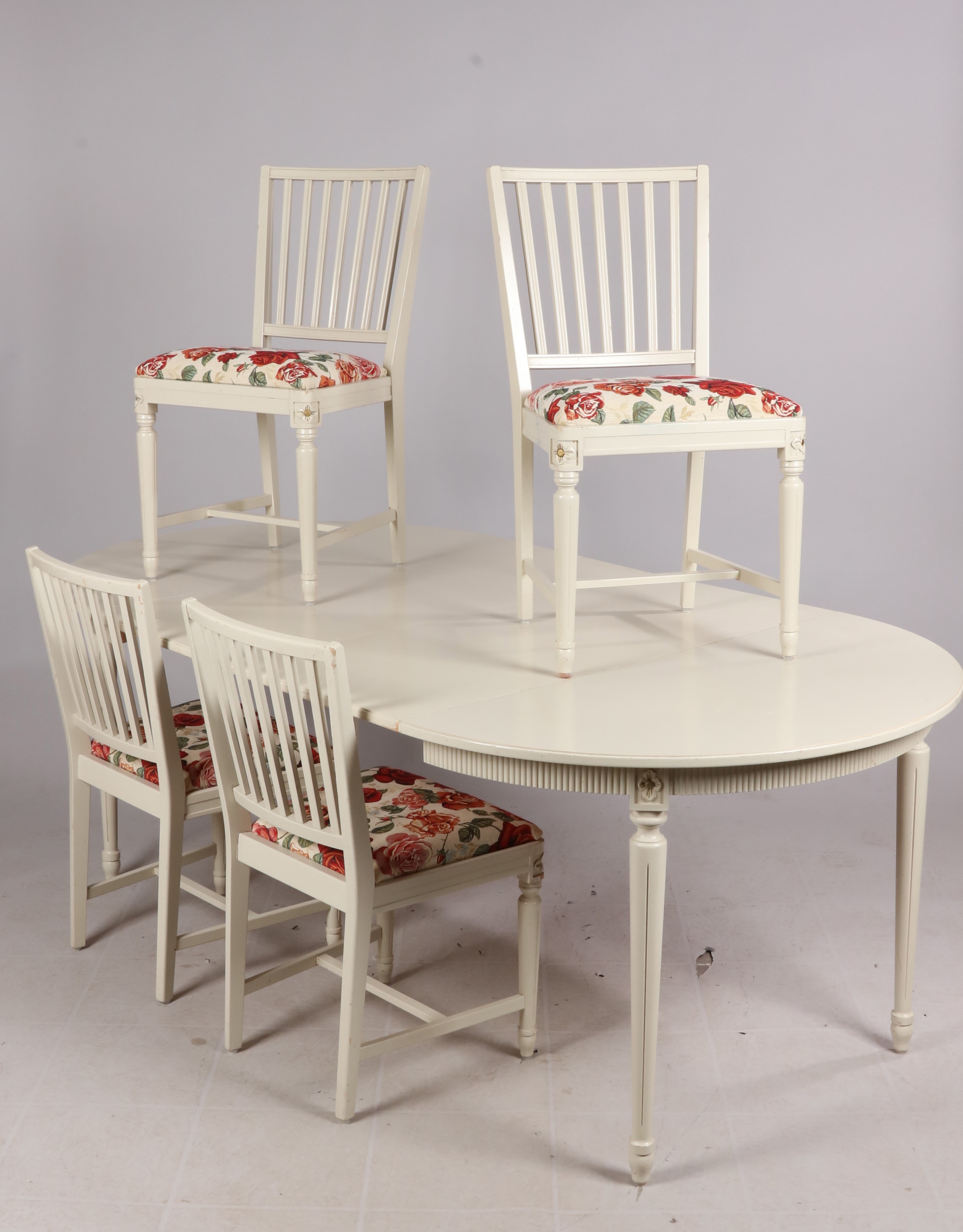 MATBORD MED STOLAR, Gustaviansk stil | Auktion.se